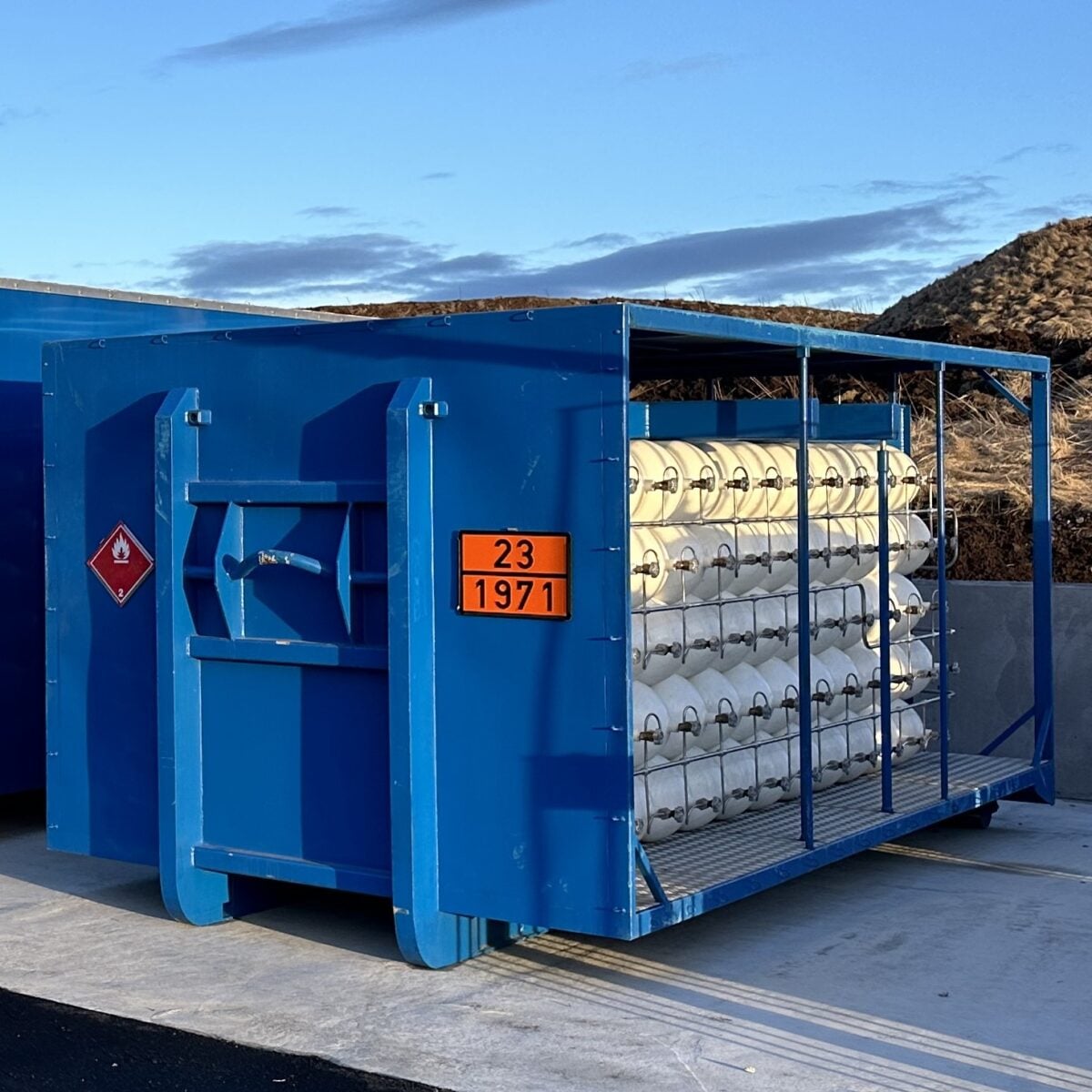 Gas transfer containers for the transport of compressed biomethane ...